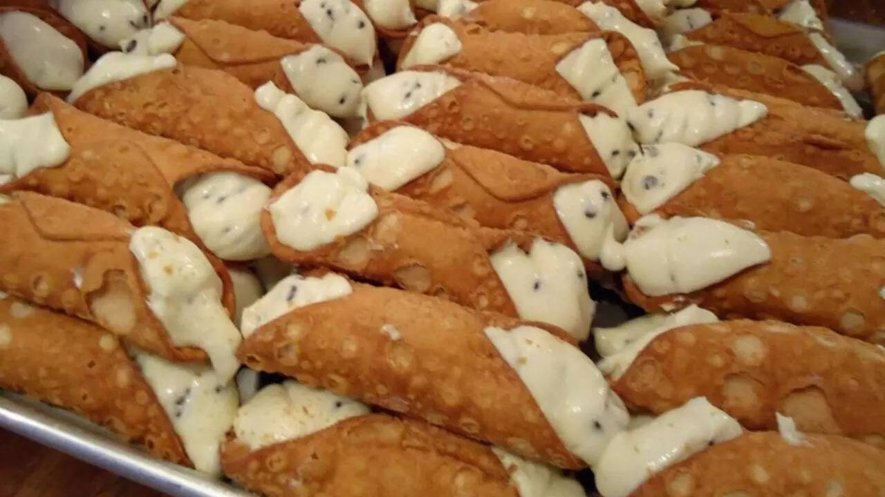 Lifestyle News, Gujiya, Thandai, Peda, Ghewar