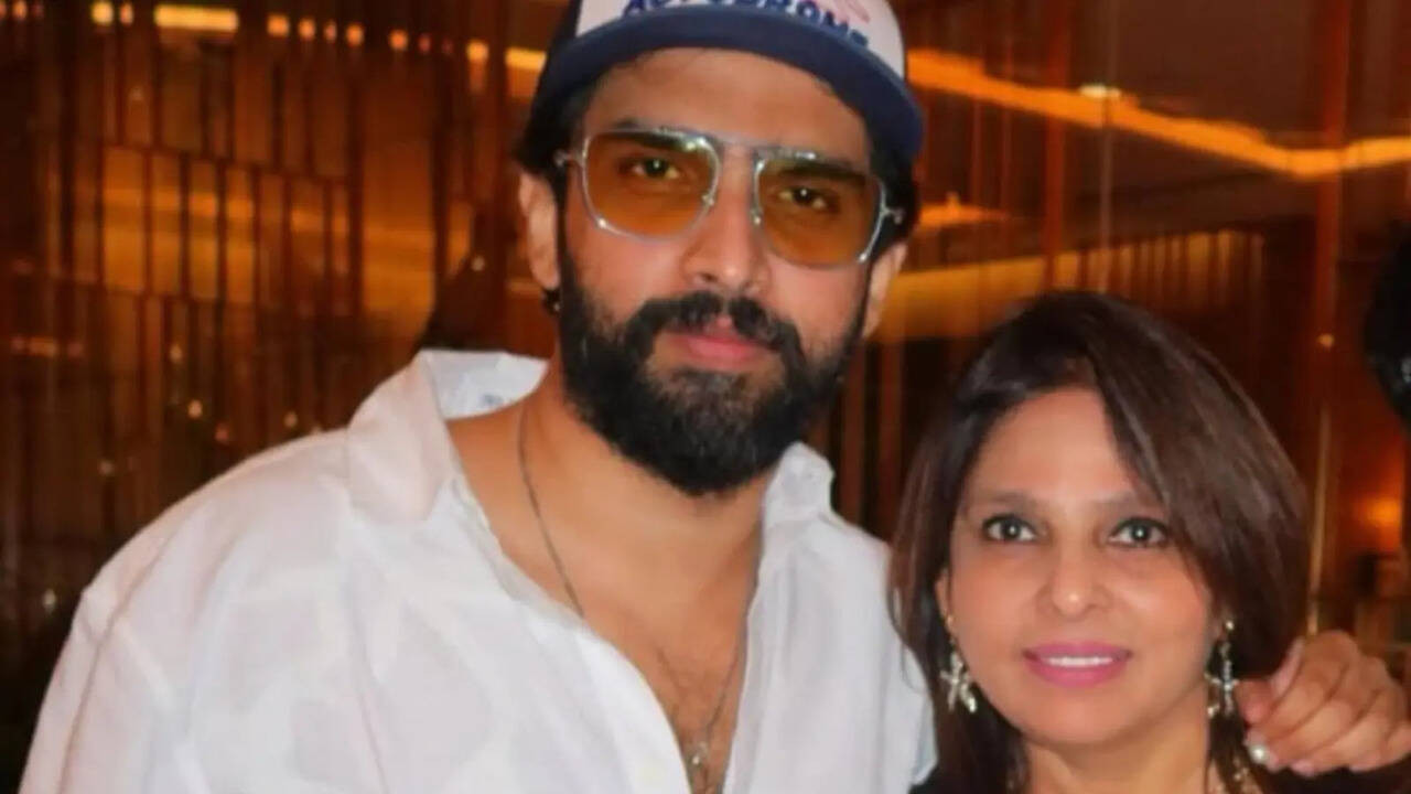 Amaal Mallik's Mother Urges Him to Avoid Engaging with Those Lacking ...