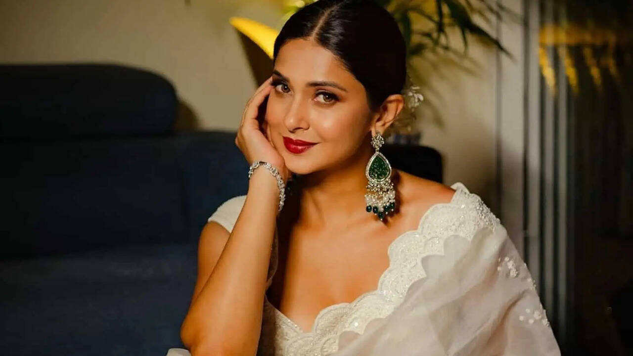 7 Quotes by Jennifer Winget About Love, Life, and Relationships | Zoom TV