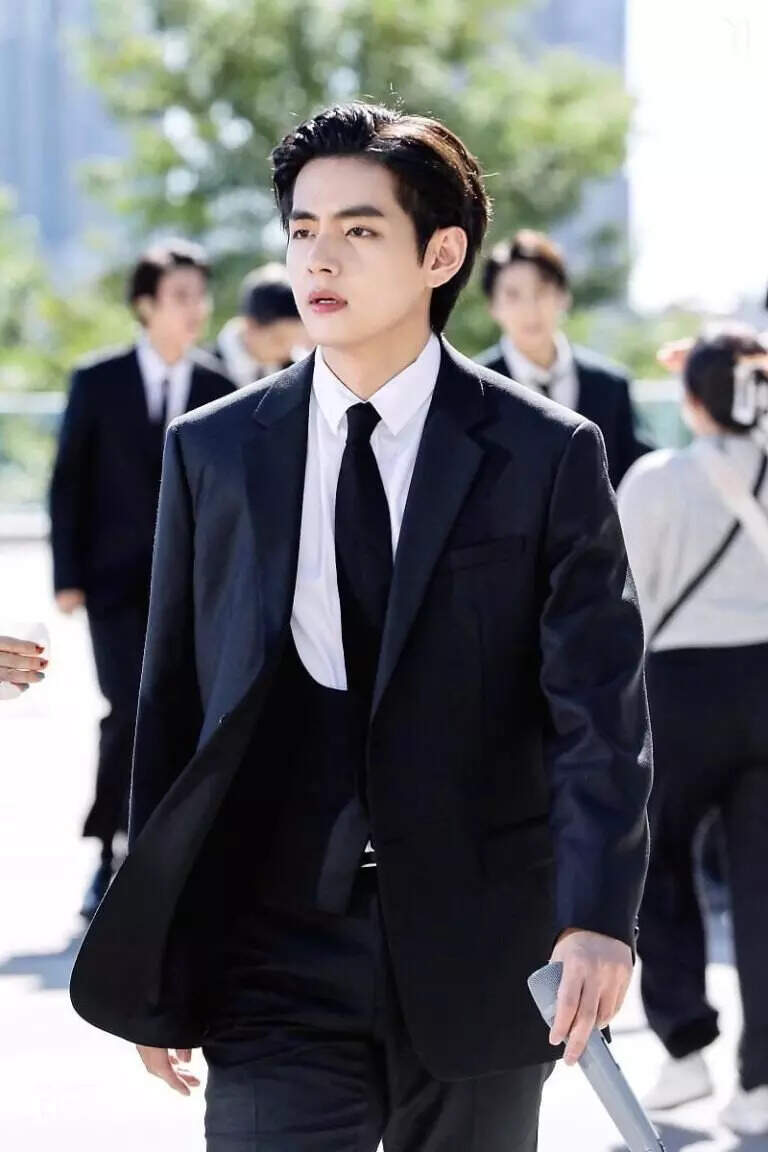 Watch BTS' singer V grow up in photos from 2013 to now | Zoom TV