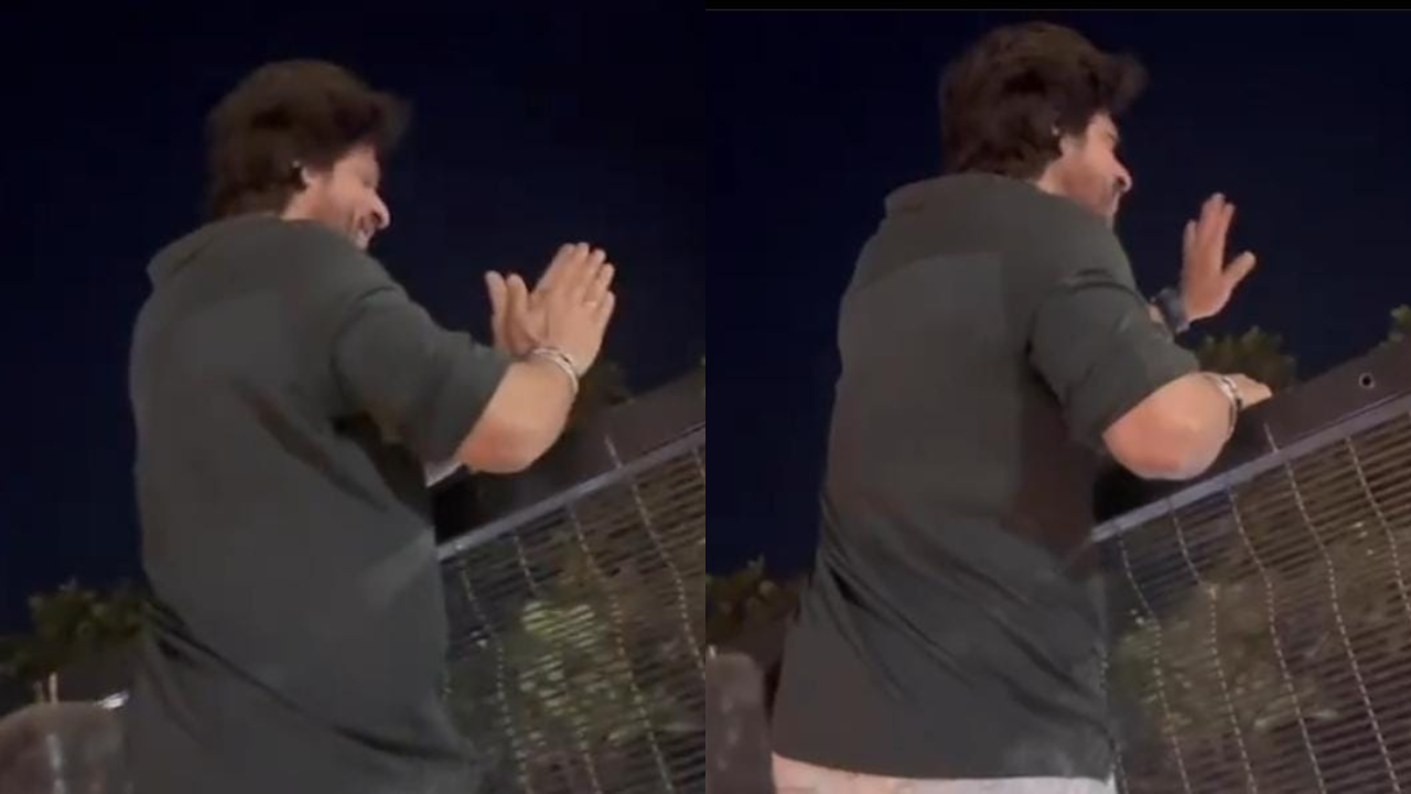 Ahead of Pathaan release, Shah Rukh Khan greets fans outside Mannat ...