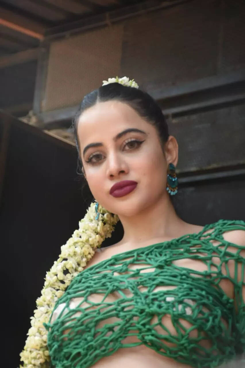 Urfi Javed Serves Another BOLD Look In Green-Rope Dress, Braid Wrapped ...