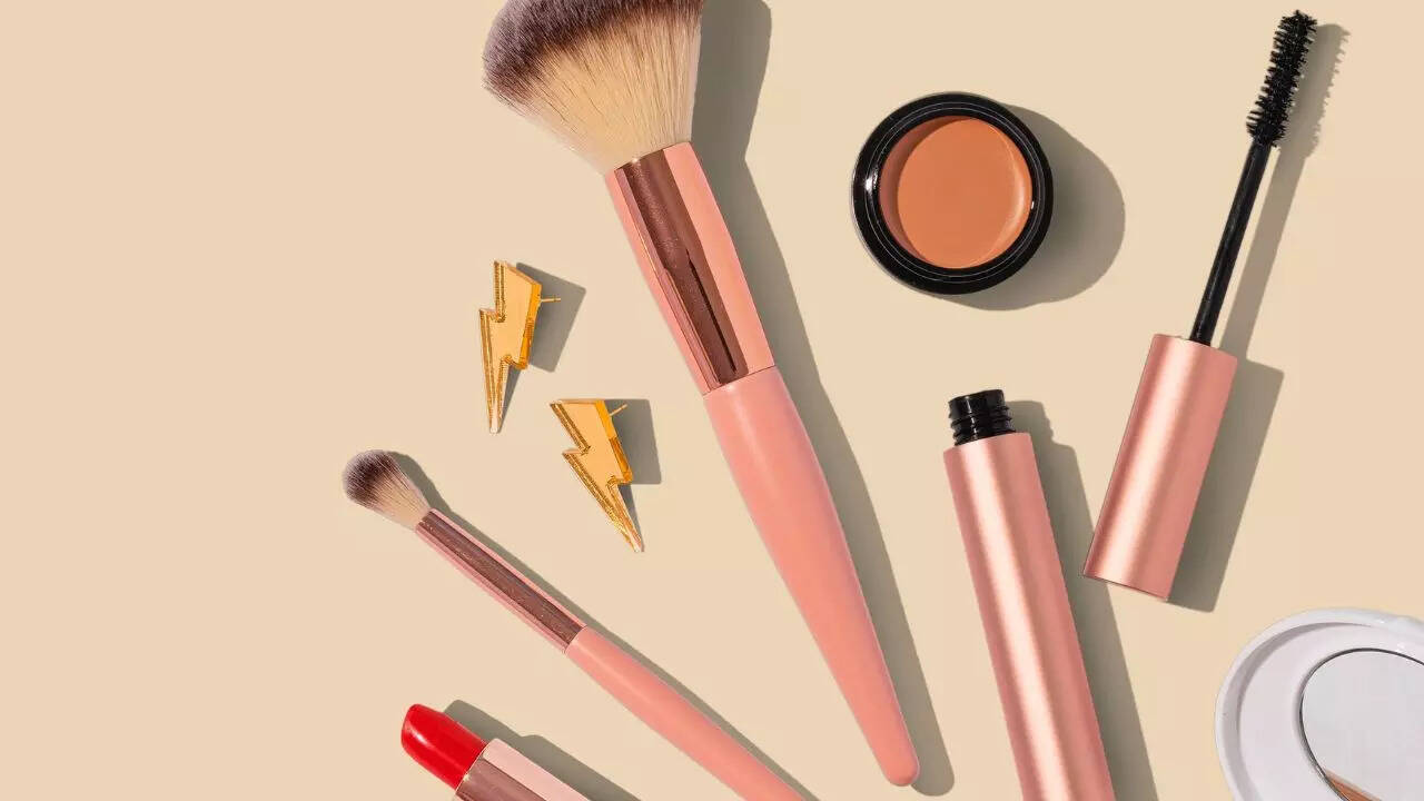 Make-up Cosmetics Shelf Life: How Long Do They Last? | Zoom TV
