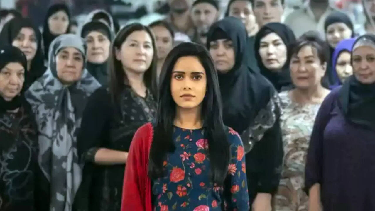 Akelli Movie Review: Nushrratt Bharuccha Steals Show In Average ...