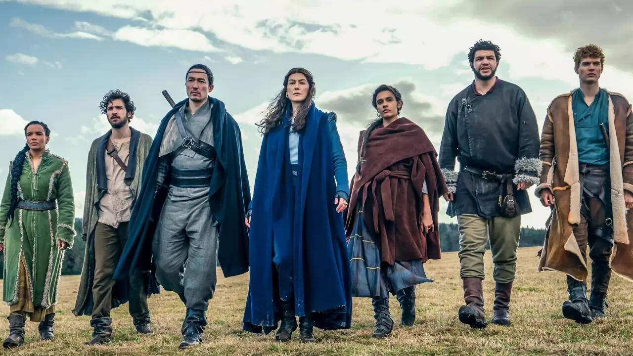 The Wheel Of Time Season 2 Review: Rosamund Pike's Fantasy Drama Fails ...