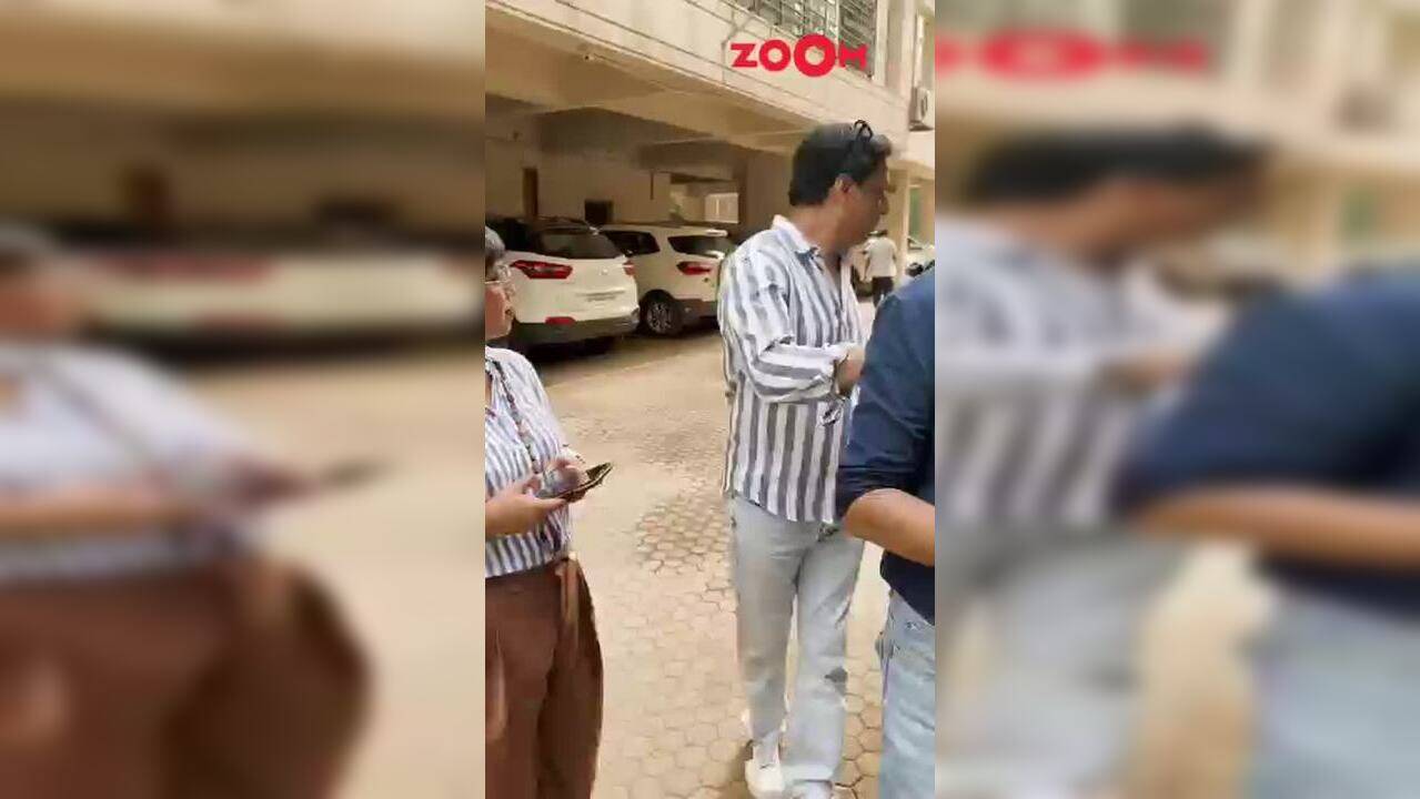 Madhur Bhandarkar pays respects at Manoj Kumar’s Residence after his ...