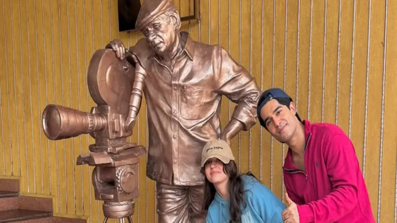 Aneet Padda of Saiyaara Shares a Fun Throwback Photo with 'Mahesh ...