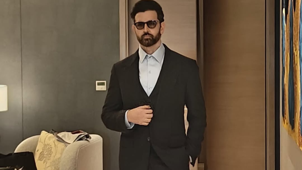 Hrithik Roshan Stuns Fans by Donning a Sharp Suit and Showcasing His ...
