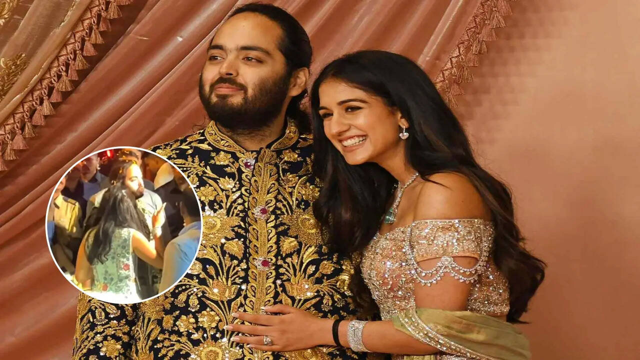Ganesh Chaturthi 2025: Anant Ambani and Radhika Merchant Present ...