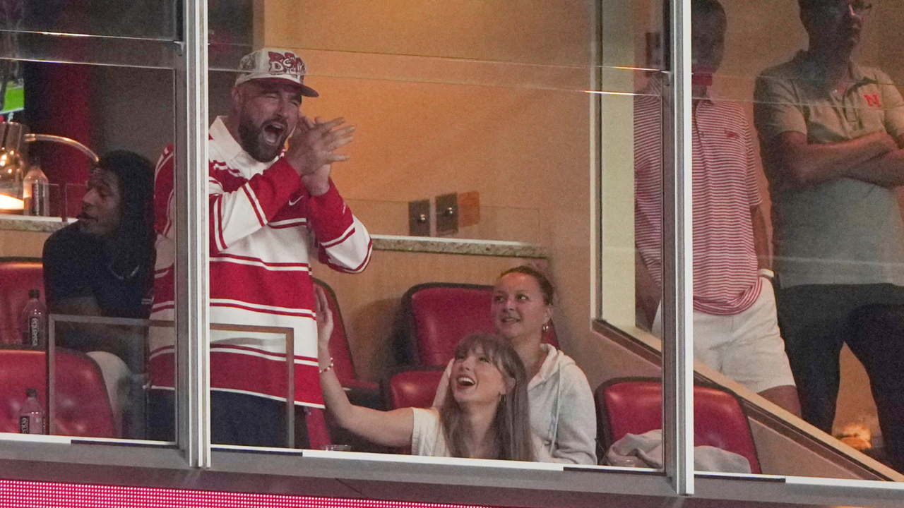 Taylor Swift Debuts With Fiancé Travis Kelce Following Their Engagement ...