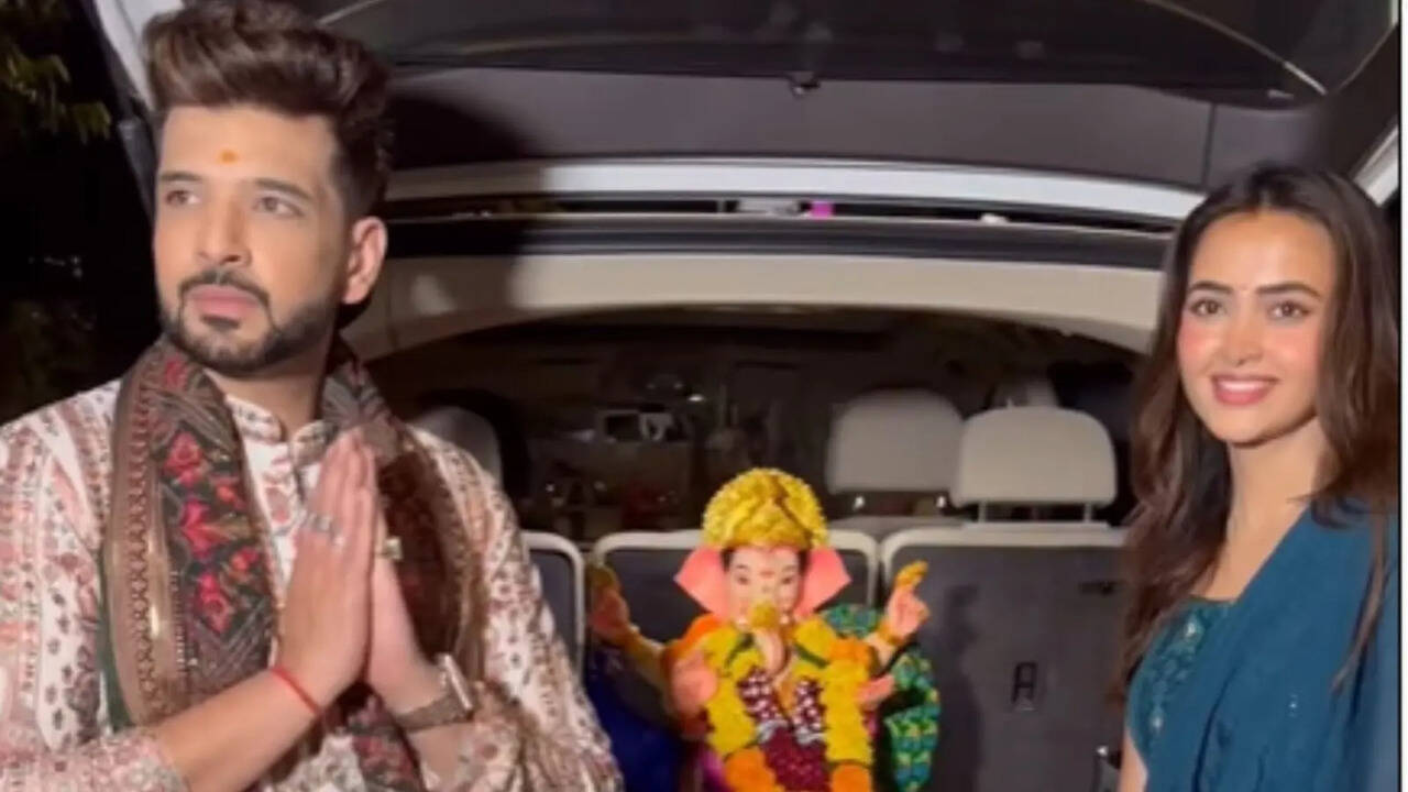Ganesh Visarjan 2025: Tejasswi Prakash and Karan Kundrra Say Goodbye to Bappa, Actress Expresses ...