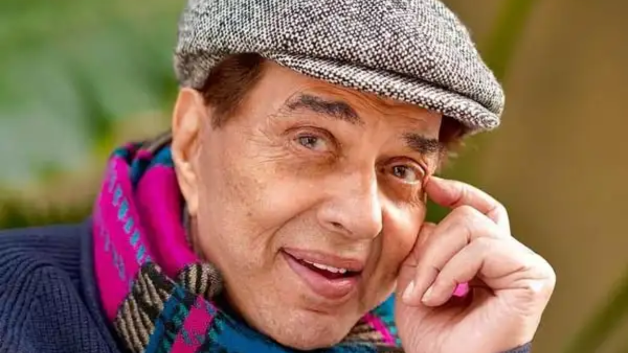 Dharmendra Passes Away at 89: Bollywood Stars Karan Johar, Kareena ...