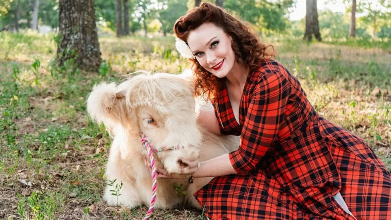 Stranger Things: Ever Wonder Why Max's On-Screen Mother, Jennifer ...