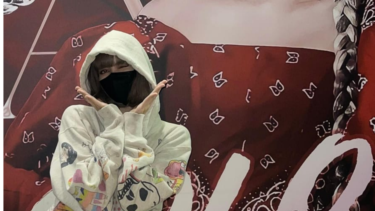 It's true! Blackpink's Lisa gets locked out of her Weverse account ...