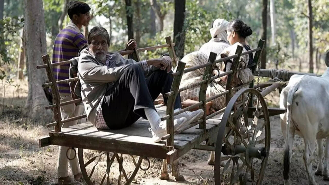 Jhund Movie Review: Amitabh Bachchan's supreme act and Nagraj Manjule's ...