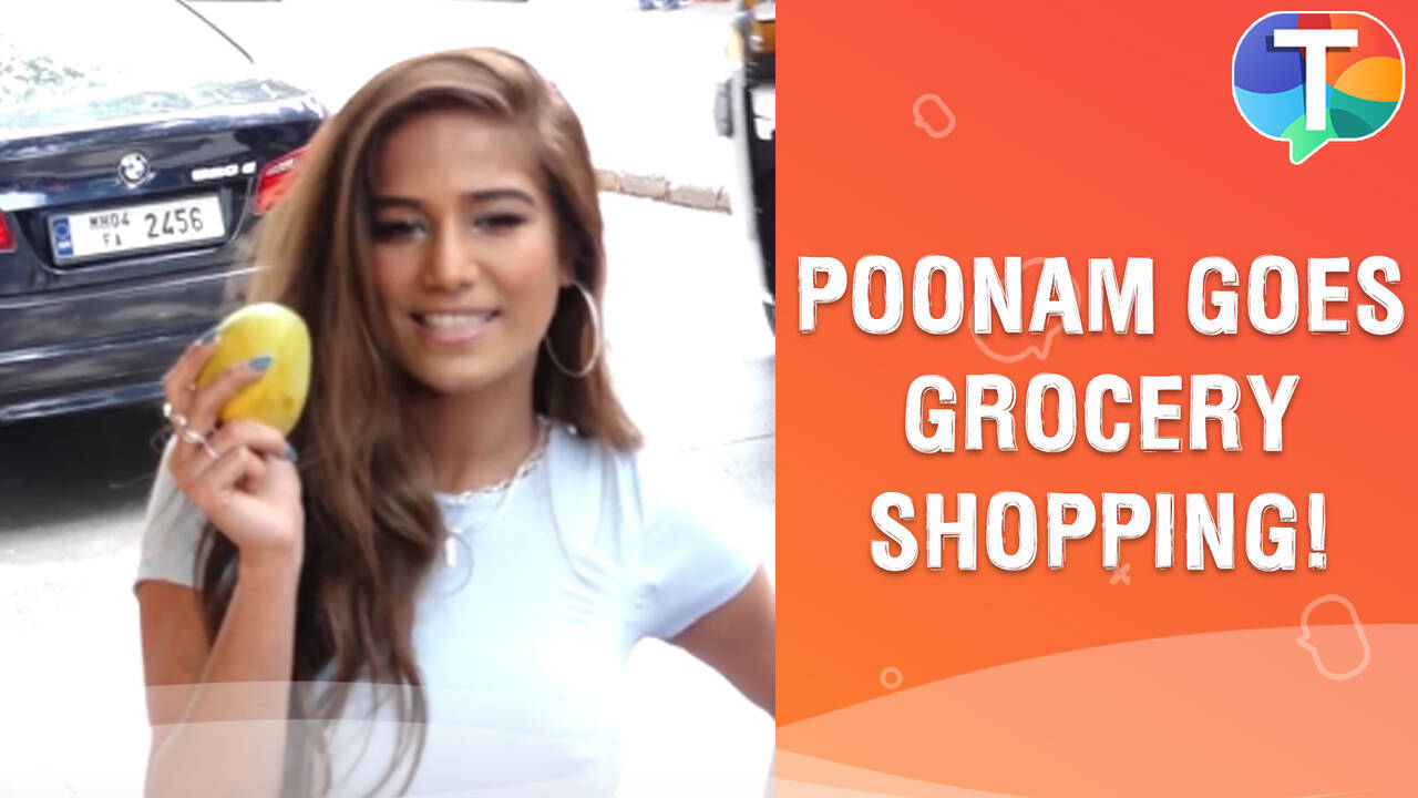 Poonam Pandey spotted buying fruits in the city; video goes VIRAL ...