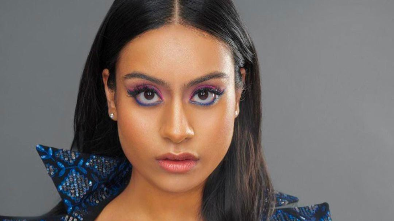 Kajol's daughter Nysa Devgan rocks bold crop top with plunging neckline ...