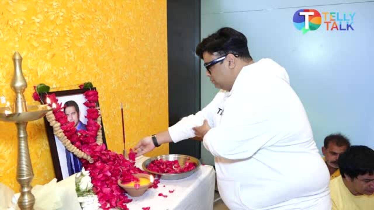 Shubhangi Atre CRIES as she remembers Deepesh Bhan at his prayer meet ...