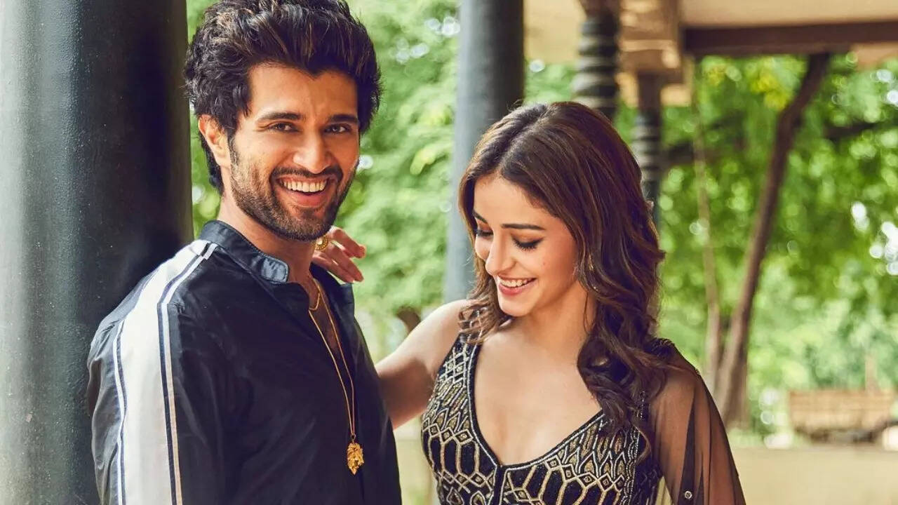 Liger actress Ananya Panday shares cuddly Vijay Deverakonda, pens down ...