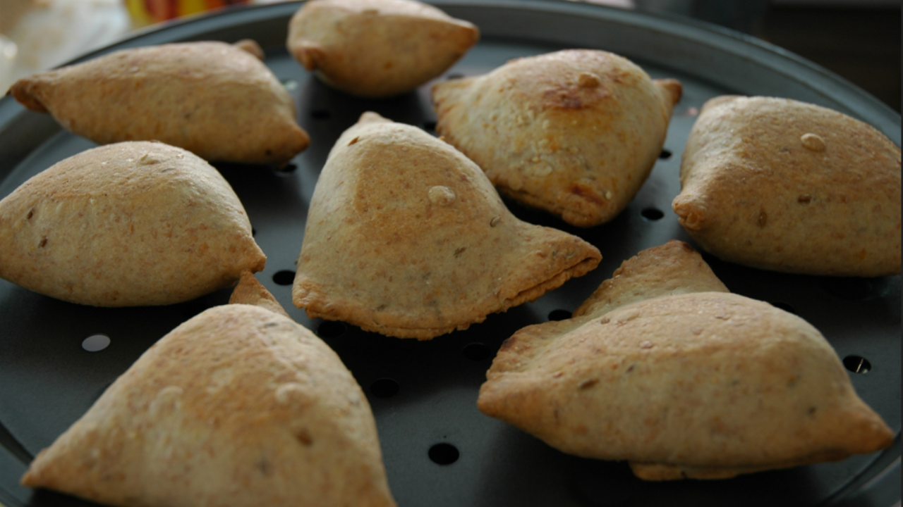 Oil free samosa| 4 easy steps to make baked samosas | Zoom TV
