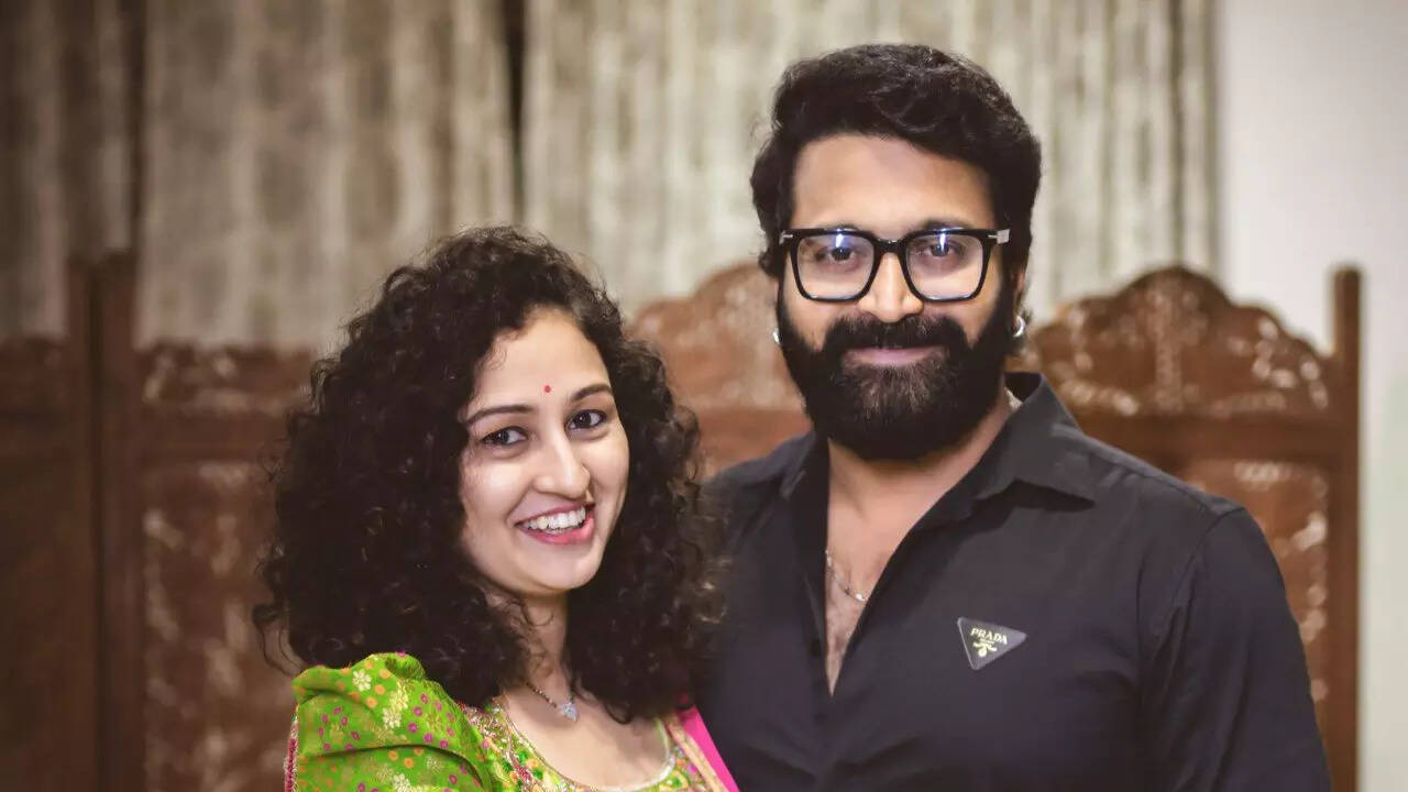 Kantara actor Rishab Shetty wishes his wife Pragathi on their sixth ...