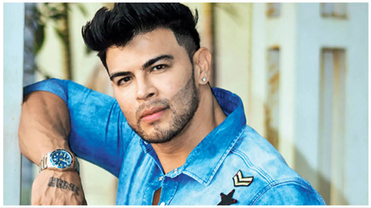 FIR lodged against Sahil Khan, woman threatened to die -साहिल खान के ...